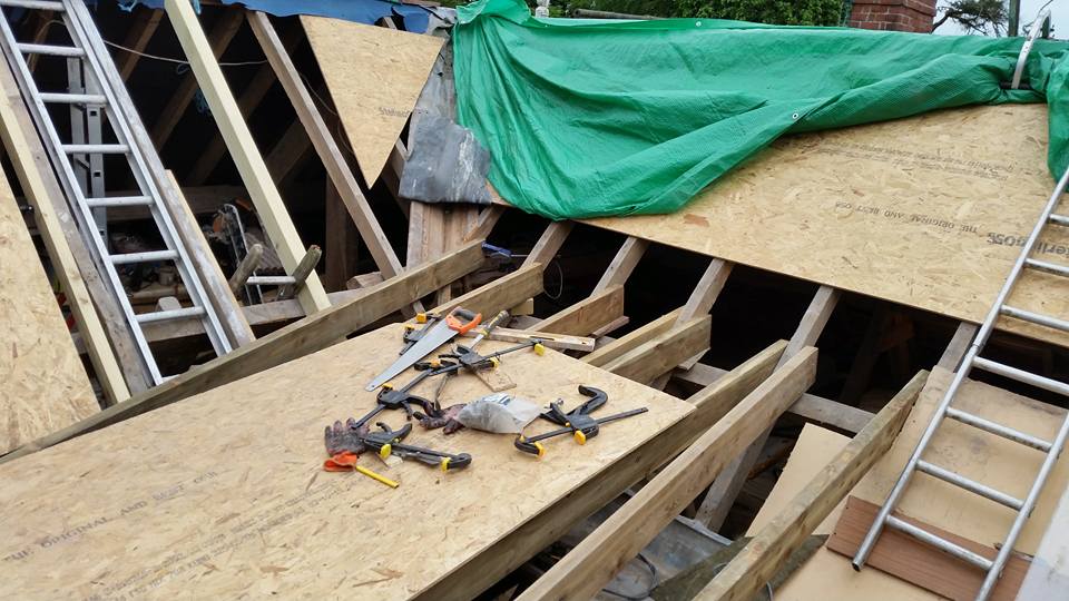 Joists on purlin tip, something needed in between to spred the load?